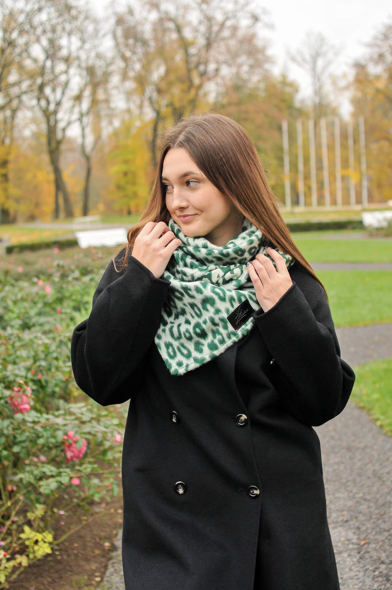 Vilnonė skara Žalias gepardas – Design by Žiedūnė